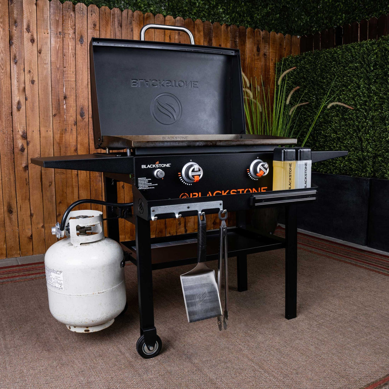28" Griddle with Hood and Front Shelf – Blackstone Products
